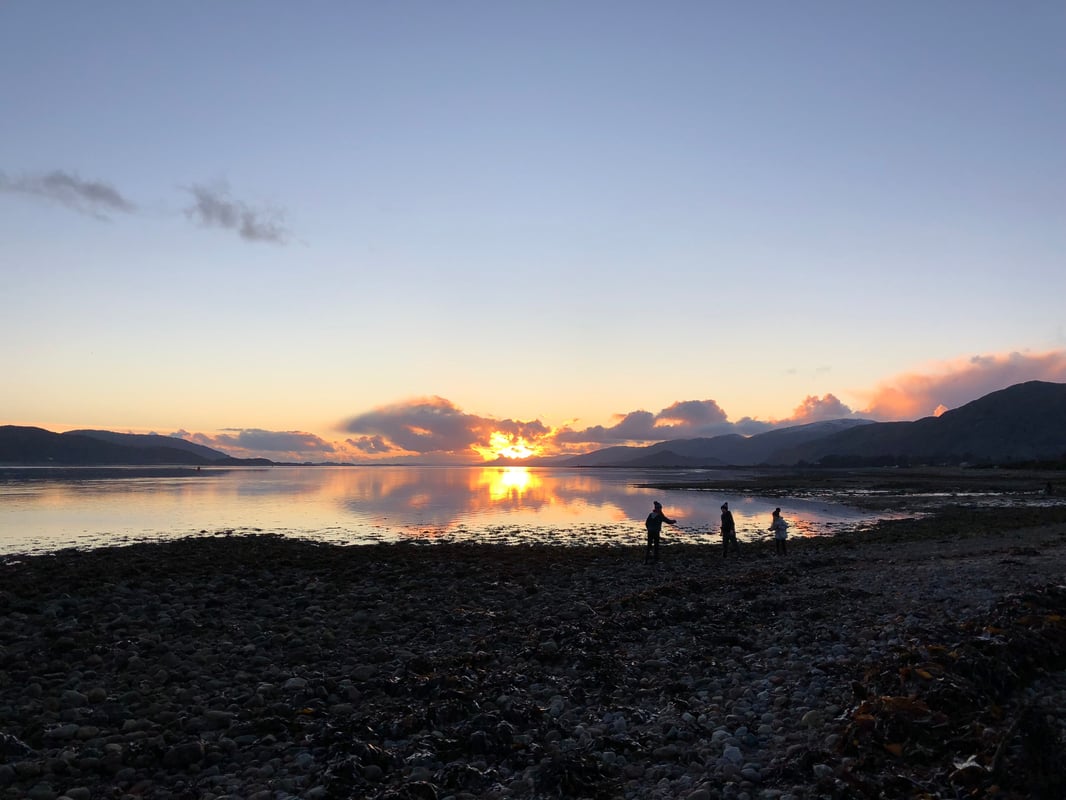 Lighthouse Fort William: Lighthouse Lodge with Beach and Mountain Views